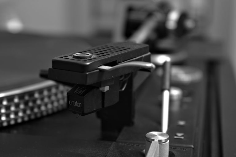 Anatomy of a turntable - Turntable Adjustment